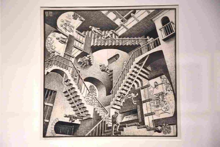 Le caratteristiche delle opere di Maurits Cornelis Escher, il maestro dell'impossibile - mentiscura