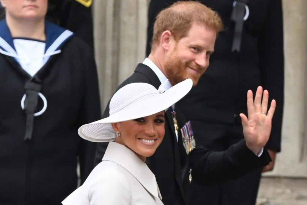 La guerra con Londra logora Meghan, la richiesta a Harry: "Lascia ...